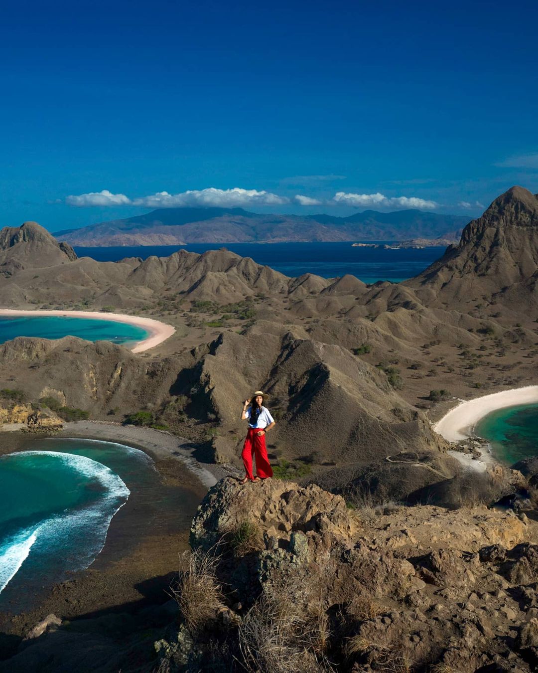Trekking Pulau Padar Labuan Bajo, Info Tips dan Harga Tiketnya ...