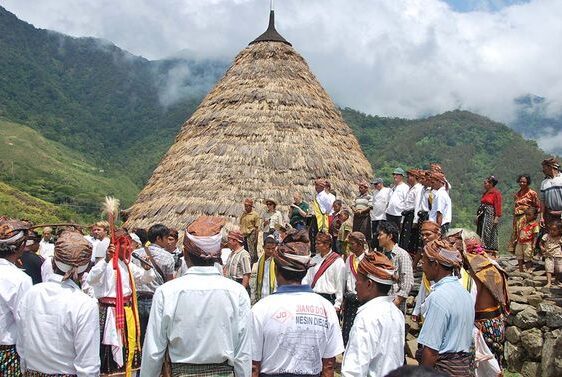 Mbaru Niang & Upacara Adat Penting Masyarakat Wae Rebo – tripflores.com